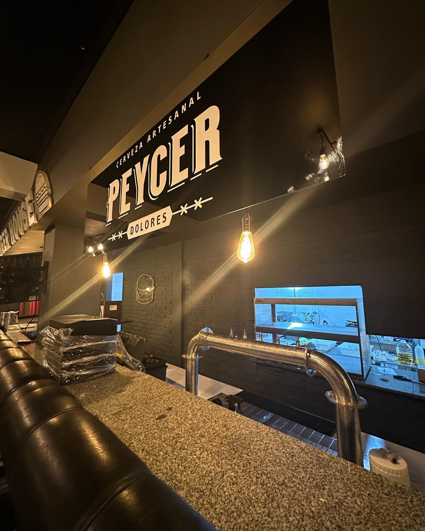 ¡Burger House y Peycer: una alianza cervecera irresistible en Dolores ...